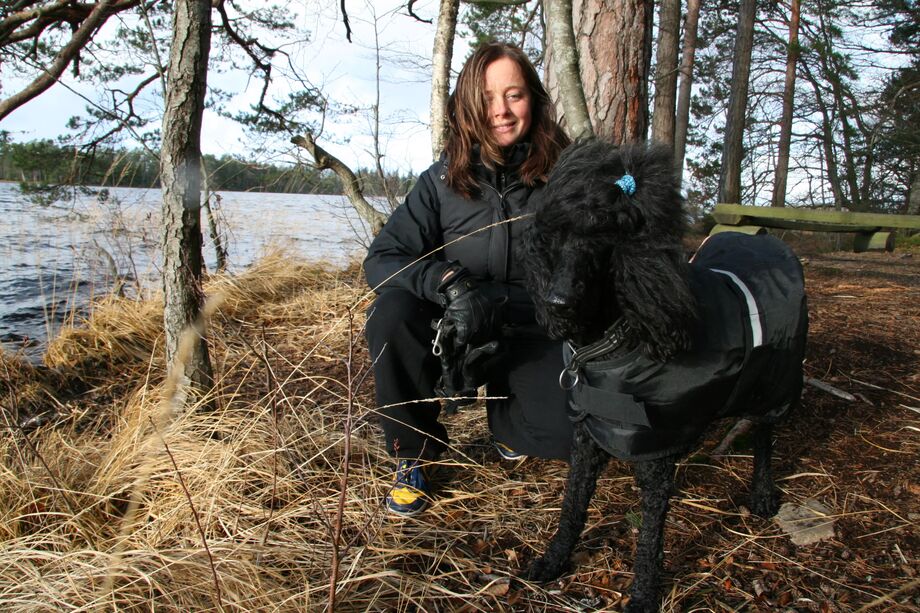 Anna och storpudeln Nada - Växjö, Småland, Sverige - Fredskrigare ...