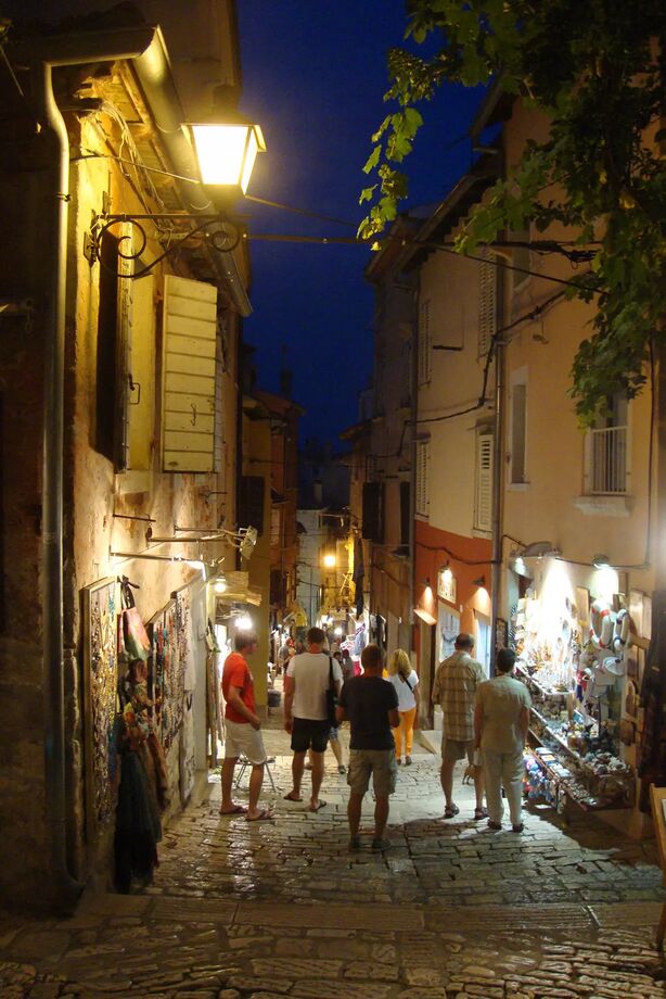 Grisia-gatan - Rovinj, Istrien, Kroatien - Worldofmarie - Reseguiden