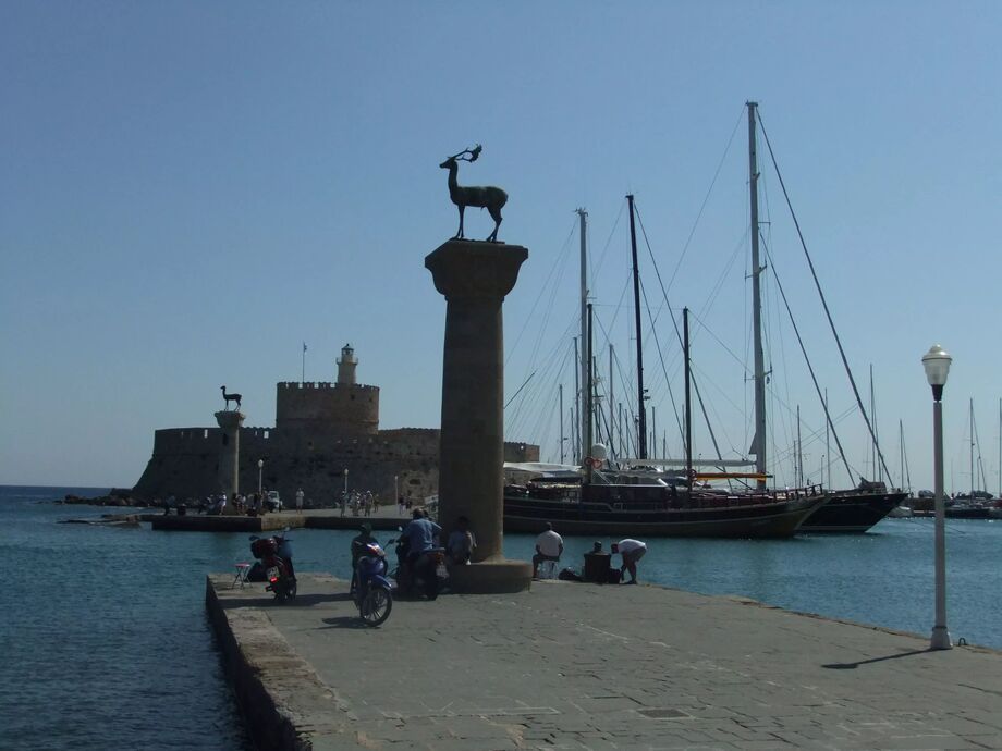 Bocken och hinden. - Rhodos stad, Rhodos, Grekland - Gullsing - Reseguiden