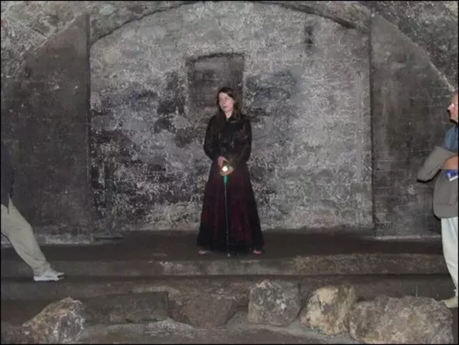 Auld Reekie Tour; Haunted Vault - Edinburgh, Skottland, Storbritannien ...
