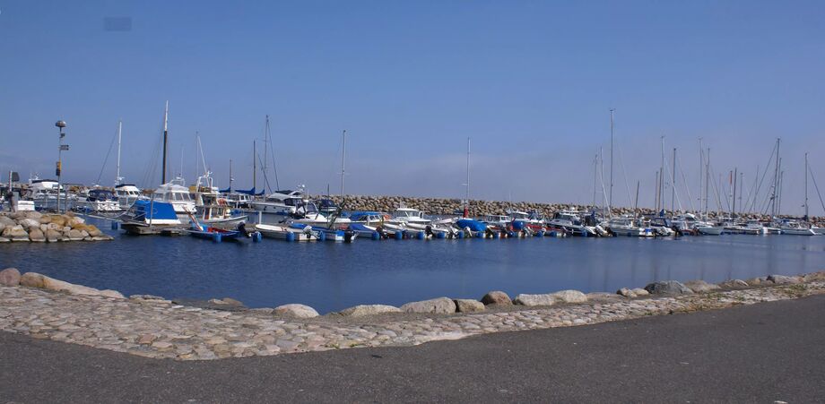 En del av Simrishamns Småbåtshamn - Simrishamn, Österlen, Skåne ...