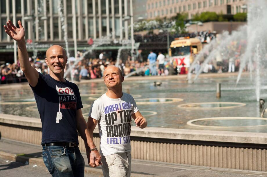 Mark Levengood Och Jonas Gardell På Pride Stockholm Sverige Rolf