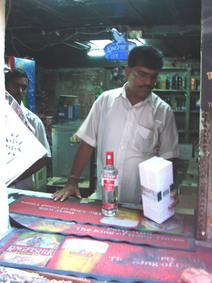 Gokul Wine shop i Colaba. - Mumbai, Indien - Switch - Reseguiden