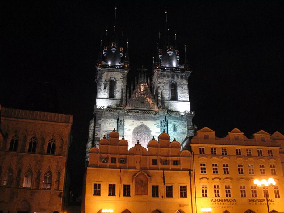 Gamla torget by night. - Prag, Tjeckien - Ziesta - Reseguiden