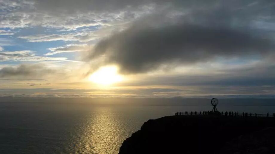 Midnattssol. - Norge - Skydiveemma - Reseguiden