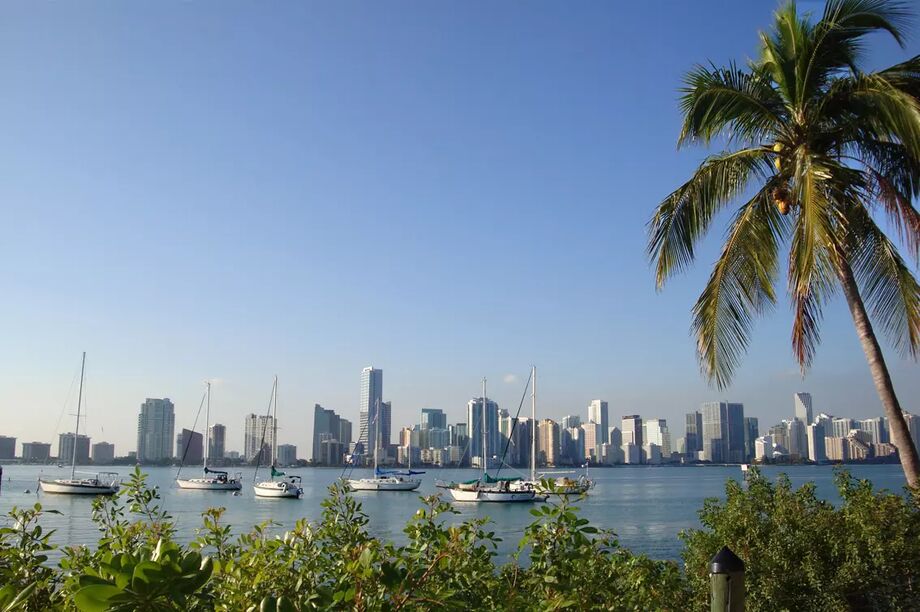 Utsikt över Miami från Virginia Key - Miami, Florida, USA ...