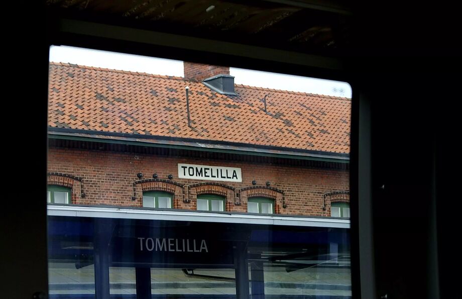Tomellilla station, väntan på annat tåg - Tomelilla, Österlen, Skåne ...