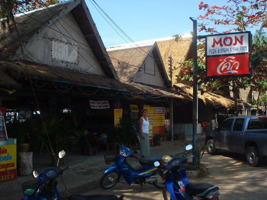 Mon - Ban Phe, Rayong, Thailand - Skolden - Reseguiden