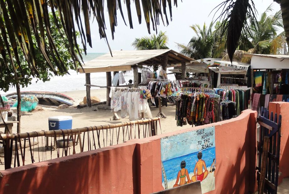 Kokrobite strand. - Ghana - Maitan - Reseguiden
