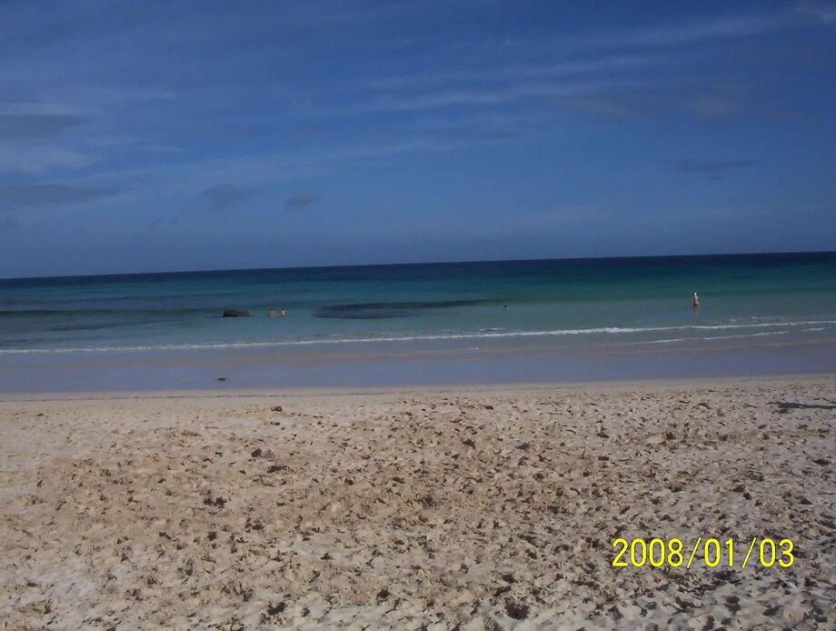 Fin strand, kallt vatten i Corralejo - Corralejo, Fuerteventura ...