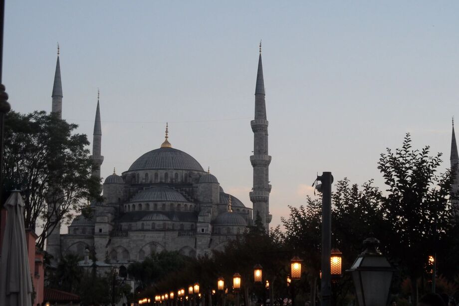 Blå Moskén i skymmning - Istanbul, Turkiet - Tesseli - Reseguiden