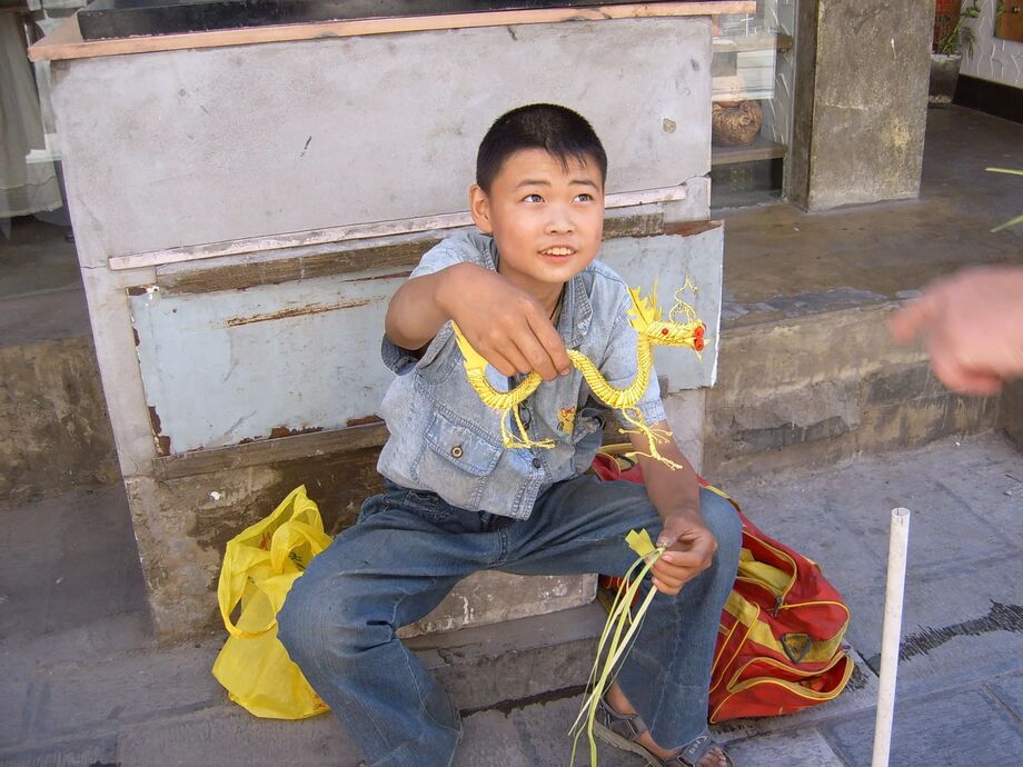 pojke med drake - Peking, Kina - Hadebra - Reseguiden