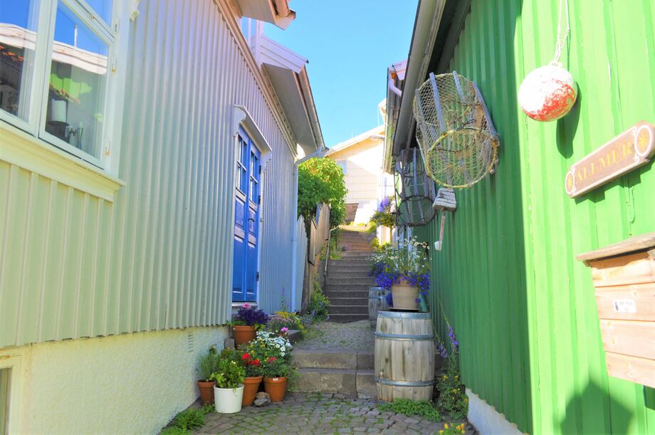 Gränd i Gamlestan - Gamlestan, Lysekil, Sverige - Eje_b - Reseguiden