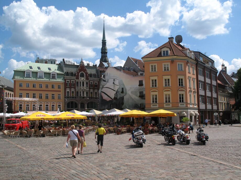 Väggmålning i Gamla stan - Riga, Lettland - Peranders - Reseguiden