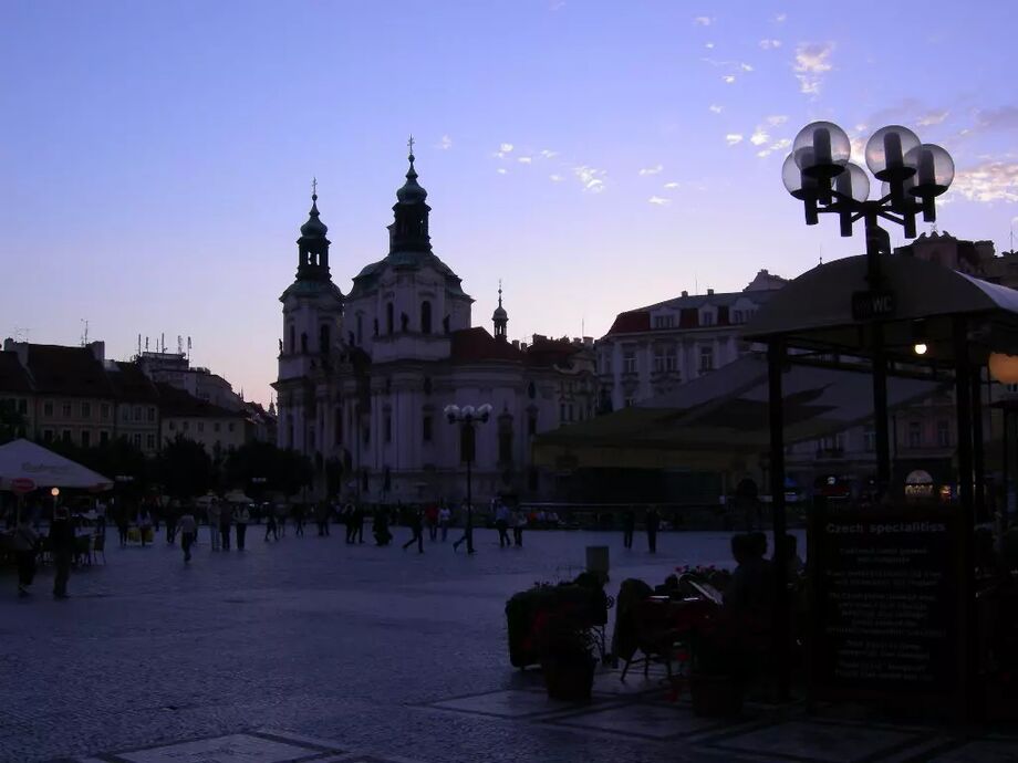 Skymning Prag, Gamla stadens torg - Prag, Tjeckien - Videung - Reseguiden