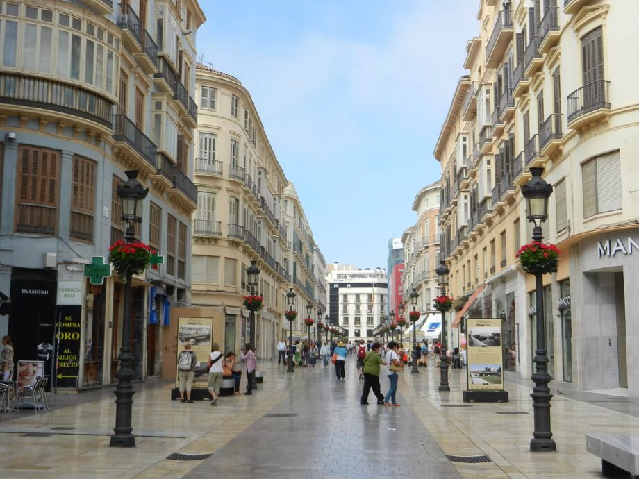 Gågatan i Malaga centrum - Malaga, Costa del Sol, Andalusien, Spanien ...