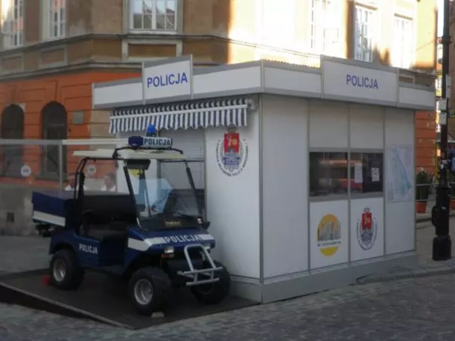 Polisstation? - Warszawa, Polen - Princess_g - Reseguiden