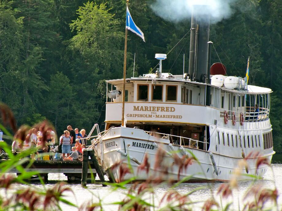 Ångbåten Mariefred ligger vid bryggan - Mariefred, Södermanland ...