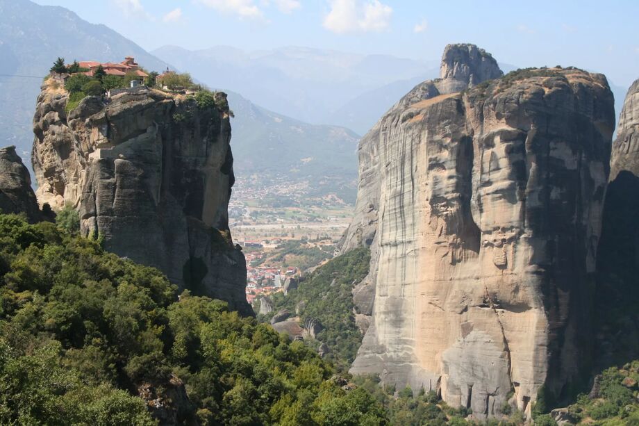 Meteora "For your eys only-klippan/klostret" - Parga, Grekland ...