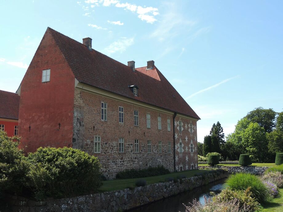 Krapperups slott. - Höganäs, Kullabydgen, Skåne, Sverige - Kattax ...