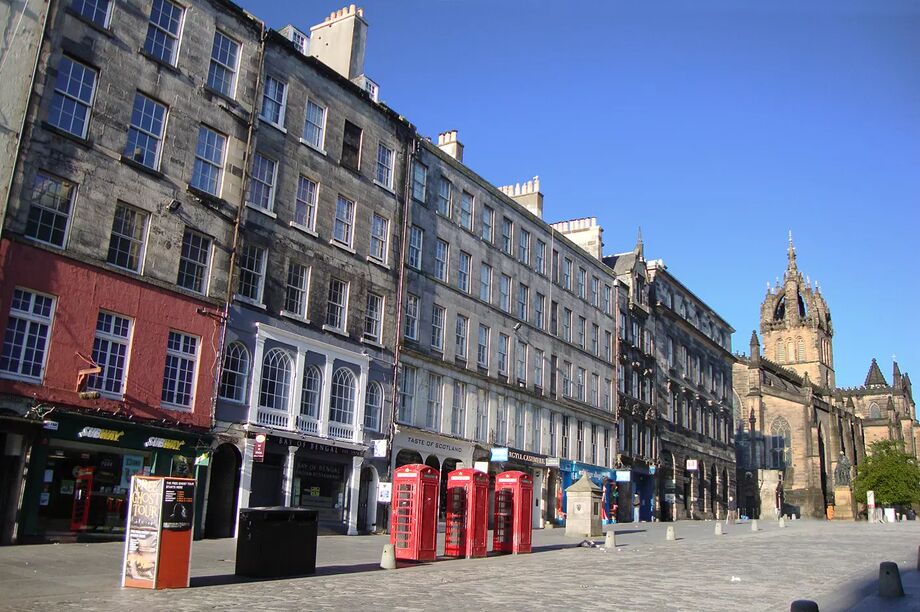 High Street, Royal Mile - Edinburgh, Skottland, Storbritannien ...