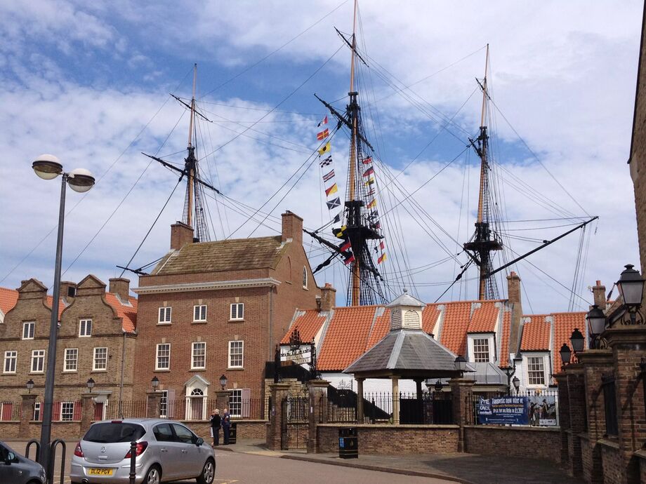 Historic Quay med HMS Trincomalee i Hartlepool . - Hartlepool, England ...