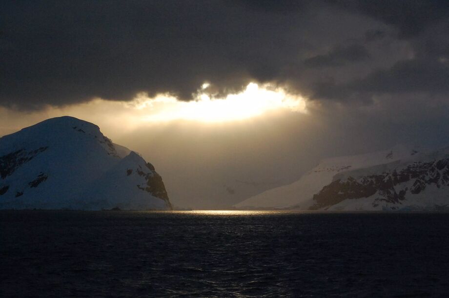 Vacker sol/moln bild - Antarktis - Auckland - Reseguiden