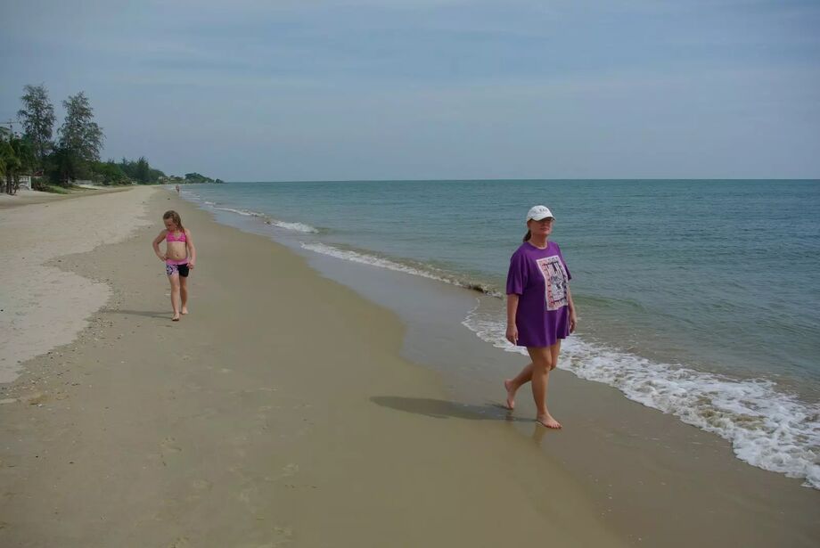 strandpromenad - Ban Phe, Rayong, Thailand - Opsrobban - Reseguiden