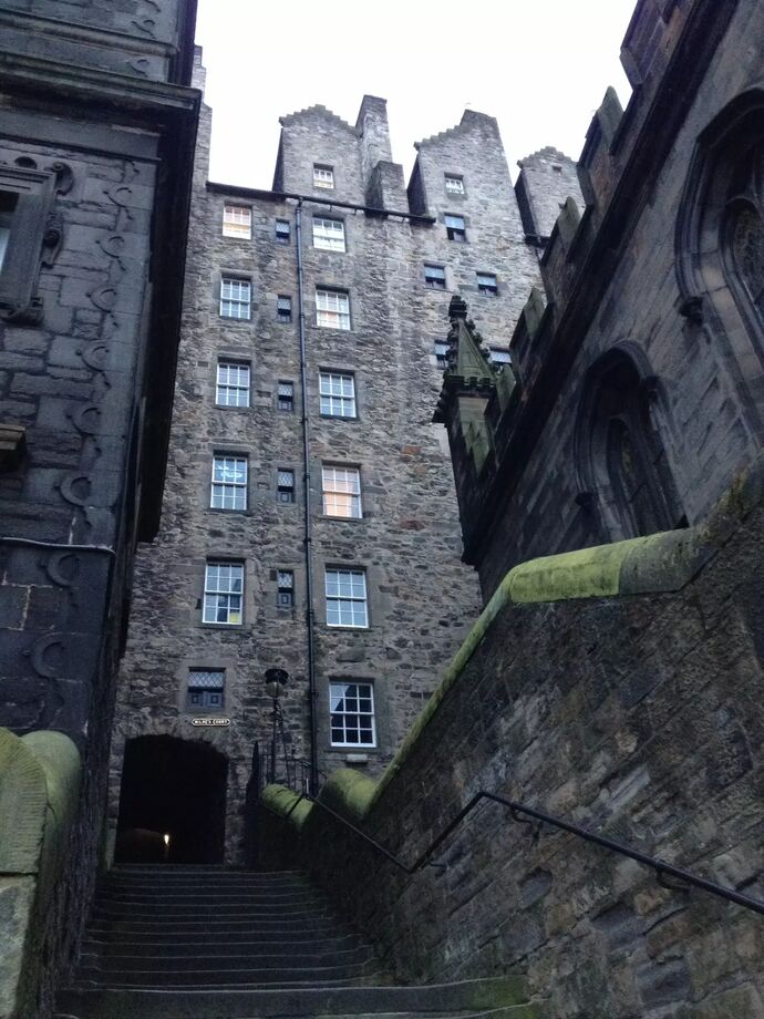 Milne´s Close, Old Town - Edinburgh, Skottland, Storbritannien - Pichte ...