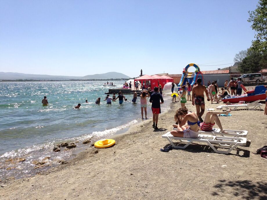 Strandhäng - Sevan Island, Sevan, Gegharkunik, Armenien - Jimhan - Reseguiden