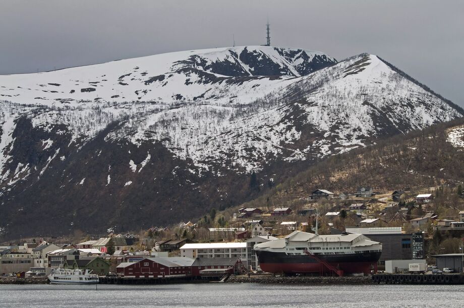 Stokmarknes - Hurtigrutens vagga - Stokmarknes, Lofoten, Norge ...