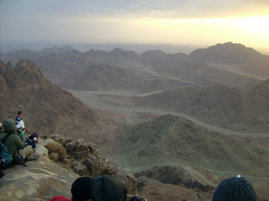 Soluppgång vid Sinai berg, Moese Mountain - Sharm el Sheikh, Egypten ...
