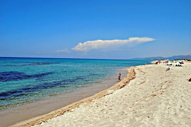 Fin strand på Sardiniens nordvästra kust - Bilder Strand på Sardiniens ...